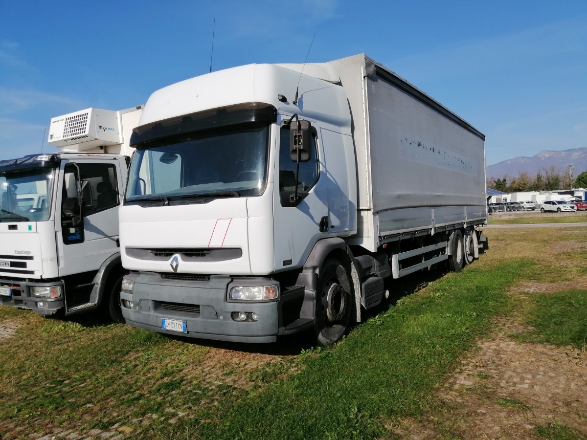 RENAULT V.I. RENAULT 320.8 Usato