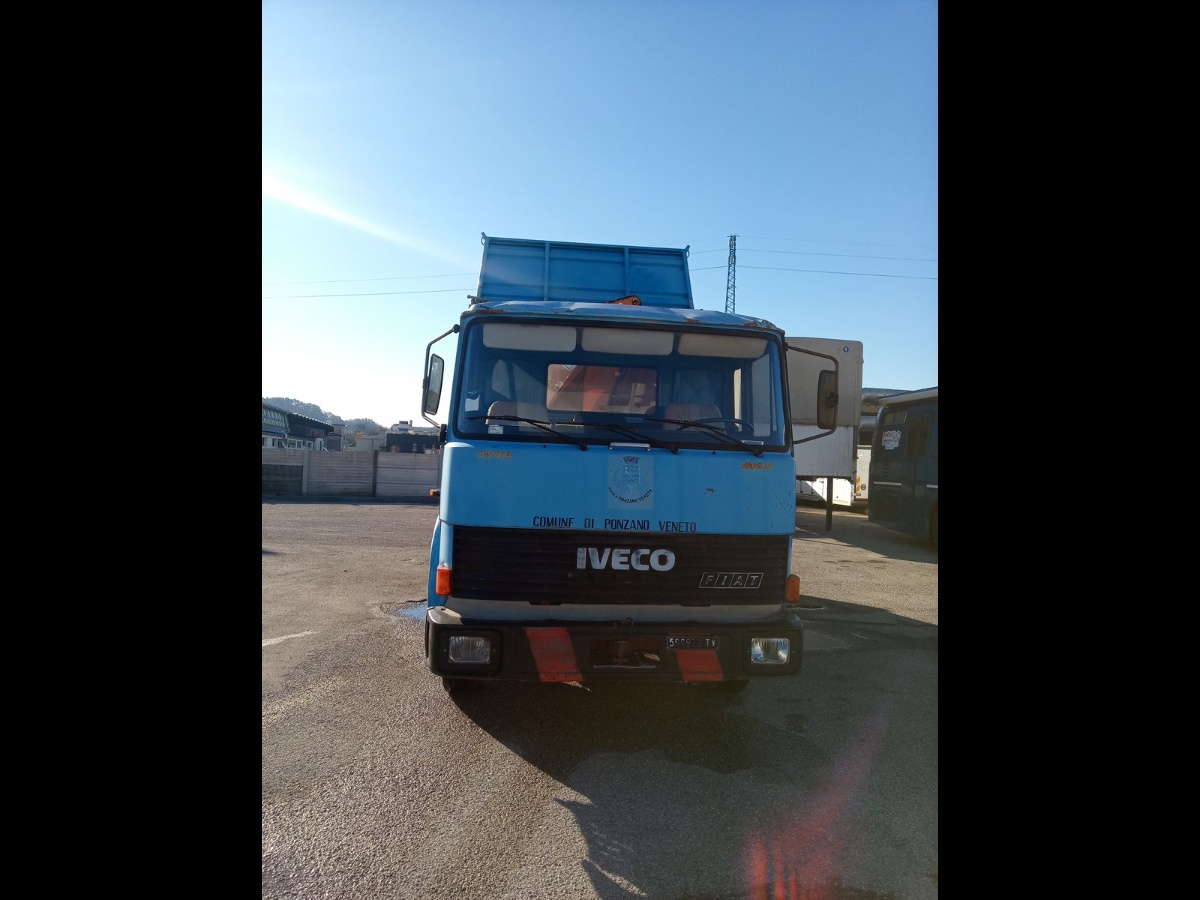 IVECO IVECO 110 RIBALTABILE E GRU CON CESTELLO Usato