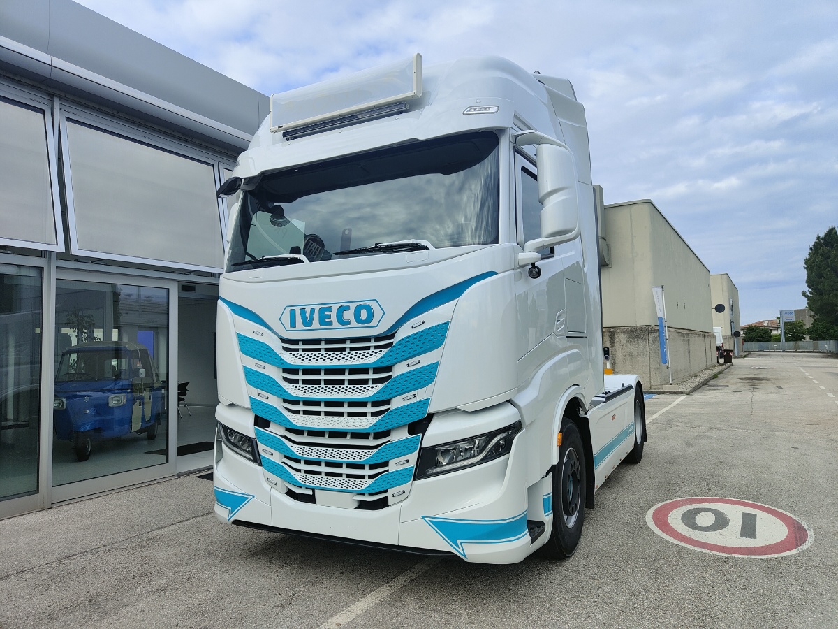 IVECO IVECO SWAY AS440S51T/FP Usato